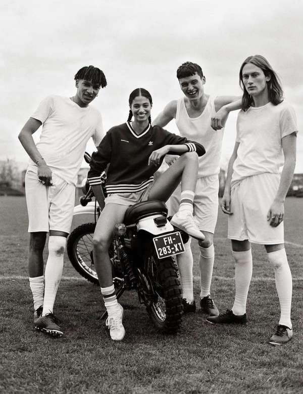 Alexandra De La Mora Legs